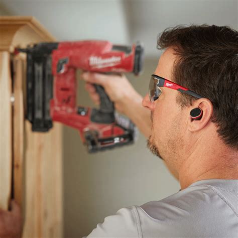 Milwaukee Redlithium™ Usb Bluetooth® Headphones 30ah Kit L4rlepb301