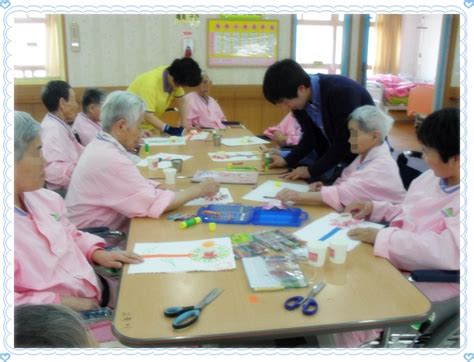 사진보기 활동사진 미술치료종이컵 꽃만들기