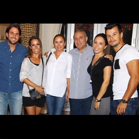 Страхотна новина в семейството на Стоичков Вдигат сватба но не на Мика Снимки на младоженците