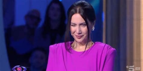 Jessica Morlacchi Punge Shaila E Lorenzo La Prima Che Fanno Fuori è