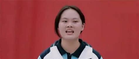 《少年说》18岁少女：讨厌弟弟，台下妈妈痛苦流泪，网友：心疼她