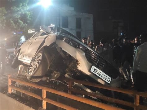 Big Accident Averted When Artika Car Collided With Divider Built On