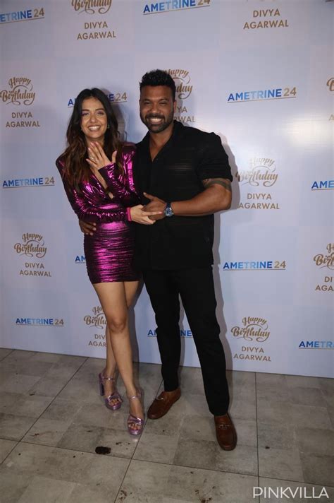 Divya Agarwal Meresmikan Hubungannya Dengan Apurva Padgaonkar Di Pesta