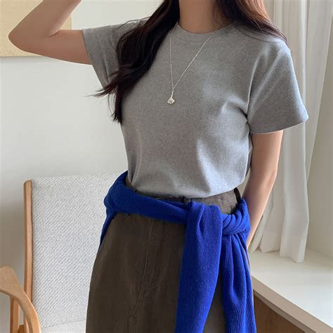 아더먼데이 피치면👍 톡톡피치 라운드 반팔티셔츠 여자면티 가을티셔츠 겨울반팔 면티 여자레이어드티셔츠 반팔티셔츠 가을신상 두꺼운반팔 이너템