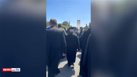 Ոստիկանները փորձում էին խոչընդոտել Գարեգին Բ ի մուտքը Սարդարապատ Youtube