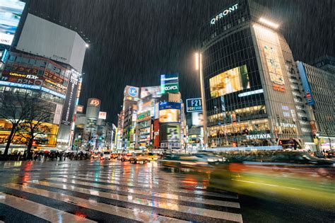 Tokyo Rain Pictures Download Free Images On Unsplash