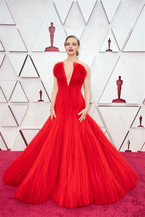 Oscar 2021 Amanda Seyfried Se Roba Todas Las Miradas Con Su Vestido