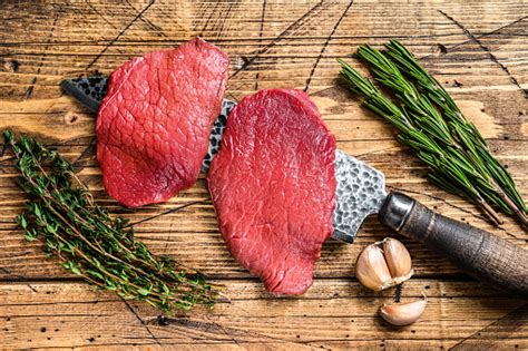 정육점 칼에 검은 앵거스 생 쇠고기 고기 등심 스테이크 나무 배경 위쪽 보기 0명에 대한 스톡 사진 및 기타 이미지 0명 검은색 고기 Istock