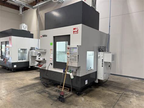 Used Haas 5 Axis Vertical Machining Center Model Umc 1000ss X 40and