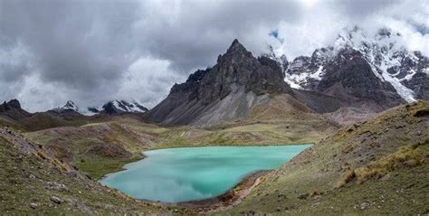 Променливо облачно со повремени врнежи од дожд а на некои од повисоките места и на планините од