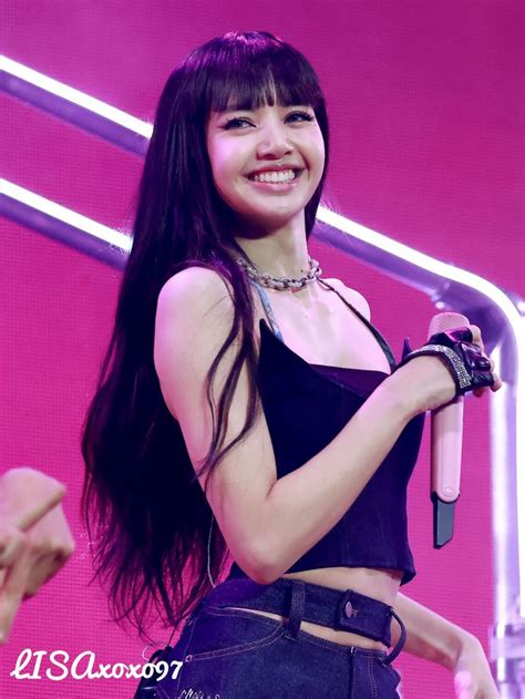 Hug Lisa On Twitter Знаменитости Обложки альбомов Забавные иллюзии