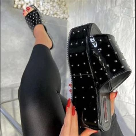 2022 여름 여성 웨지 샌들 플랫폼 부드러운 편안한 2022 새로운 캐주얼 야외 비치 슬리퍼 숙 녀 샌들 대형 35 ~ 43