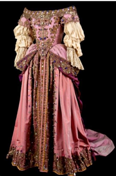 Épinglé Par Ирина Левченко Sur Париж Версаль 2 Costumes De Scène Robe Costume Costume