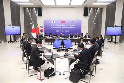 第十三届中日韩央行行长会议在北京举行