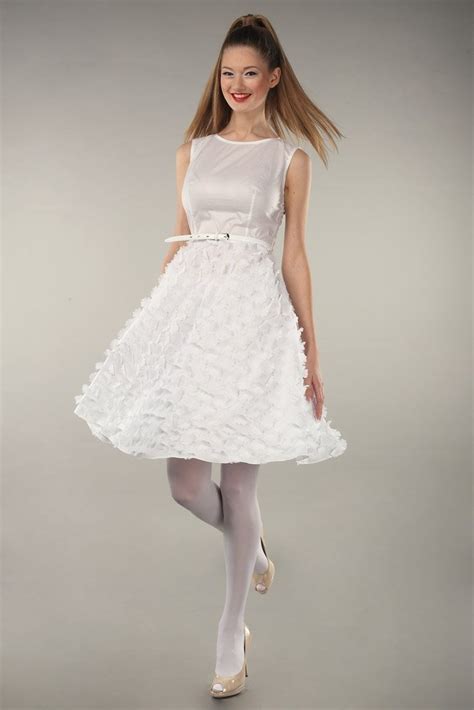 Белое платье с юбкой солнце яркий образ для девушек