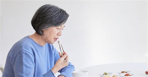 체중 줄여야 하는 갱년기 여성 식사 때 1·2·2원칙 적용을