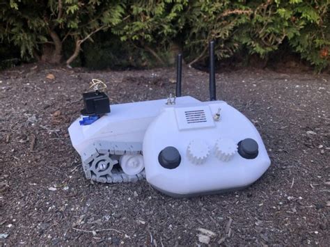 Explore The Backyard And Beyond With This FPV RC Vehicle Arduino Blog