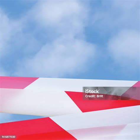 큰 레드 화이트는 리본 바리케이드 테이프 복사 공간을 교차하지 않습니다 상세한 수평 맑은 여름 하늘 구름 풍경 배경 밝은 구름 범죄 현장 표시 근접 촬영 건설 현장 위험