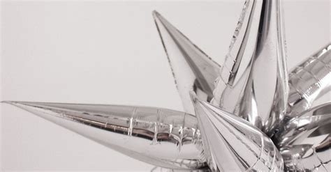 실내 3 차원 각도 감자칩 공기주입식 관념적인 광택이 있는 기하학적 깨끗한 날카로운 독특한 디자인 디자인 메탈릭 미니멀리스트 반짝반짝 빛나는