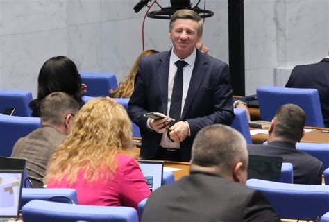 Изгонените от Възраждане стават независими депутати