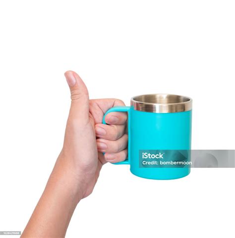 소년은 물 한 잔을 들고 엄지 손가락을 보여줍니다 아이들을 위한 건강한 식수 아이디어 흰색 배경과 격리 Best Single Word에 대한 스톡 사진 및 기타 이미지