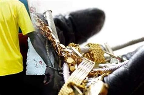 පවුම් 29ක රත්‍රං කොල්ලකෑ දෙදෙනෙක් අත්අඩංගුවට