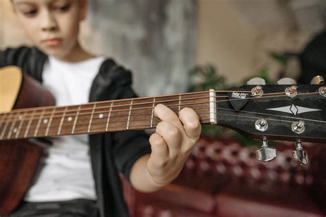 공연 귀 훈련 기술 기타 기타 치는 기타리스트 끈 나무 노래 놀이 독창성 듣는 레저 멜로디 뮤지션