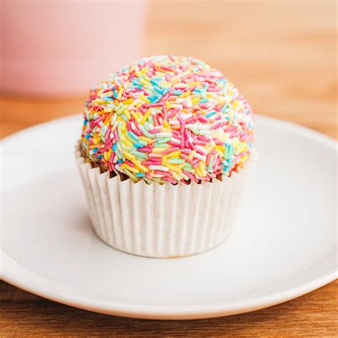 Sprinkles Vanilla Cupcake ♡ Alexs Bakery