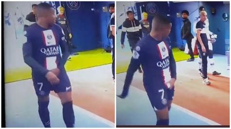 VidÉo Mbappé Tient Ses Parties Intimes Dans Le Vestiaire Après Psg