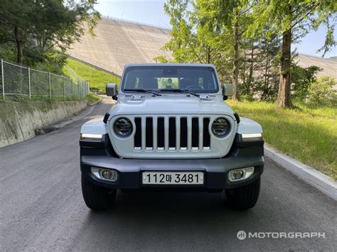 시승기 지프 랭글러 오버랜드 파워탑 ‘하늘을 담은 정통 오프로더