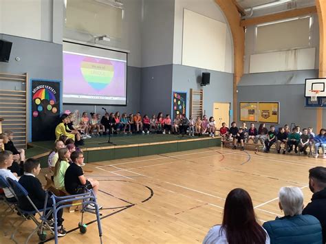 Maddiston Primary School Stage Assemblies