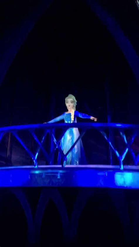 Frozen Magic Elsa Sings Let It Go Live On Stage