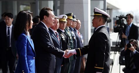 尹대통령 부부 세종대왕함·도산안창호함 이어 해군 특수전전단 방문 종합