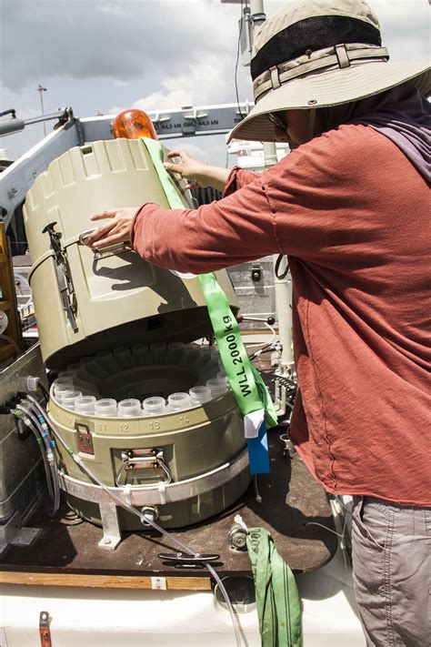 Sea Surface Microlayer Why Schmidt Ocean Institute