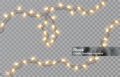 투명 한 배경에 고립 된 크리스마스 조명 노란색 전구의 크리스마스 전기 화환 크리스마스 인사말 카드 디자인 휴일 장식에 대한 빛나는 조명 벡터 일러스트레이션 크리스마스에