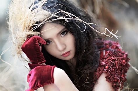 배경 화면 얼굴 여자들 모델 초상화 피사계 심도 긴 머리 갈색 머리의 뷰어를보고 빨간 아시아 사람 사진술