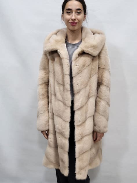 Шуба з канадської норки з капюшоном довжина 100 см 44 колір бежевий