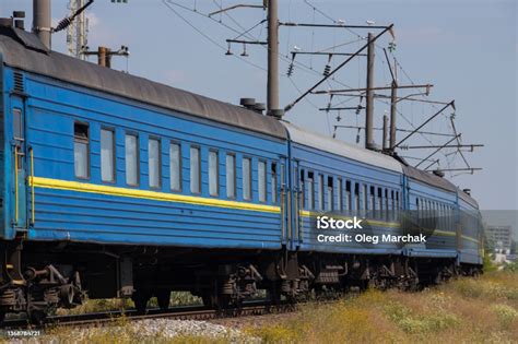 오래된 파란색 여객 열차 화창한 여름 날에 마차 0명에 대한 스톡 사진 및 기타 이미지 0명 강철 객차 Istock