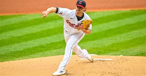 Shane And José Outduel Shane And Jose As Guardians Top Rays In Game 1