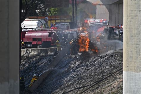 Sube A 19 El Número De Muertos Por Explosión De Camión De Gas En México