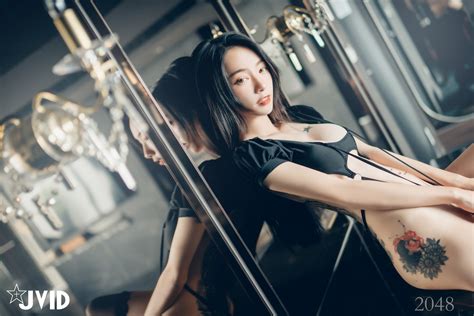 【jvid】女神飘飘黑超猛激凸遮不住白透透睡衣 微圖坊