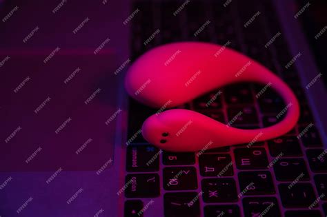 Premium Photo Closeup Of A Curved Vibrator On A Laptop Keyboard In