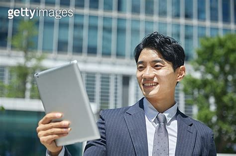 비즈니스 비즈니스 주제 비즈니스맨 사업가 디지털 화상통화 인터넷전화 디지털태블릿 개인용컴퓨터 디지털