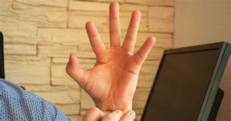 Objaw Raynauda Przyczyny I Leczenie Kobieta W Interia Pl