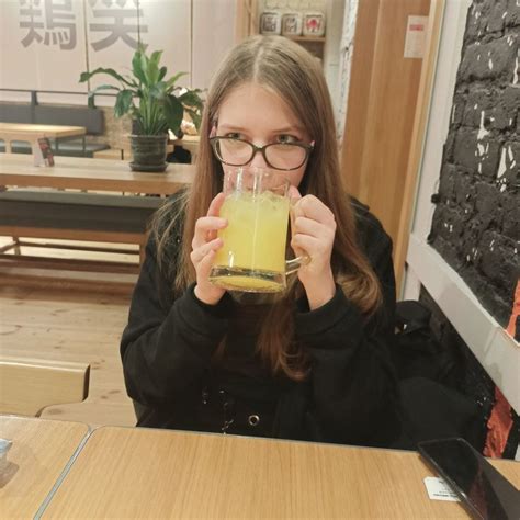 Sweetieiris主播：免费直播性爱表演和聊天 Stripchat