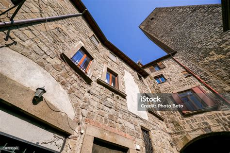비터보의 중세 중심부에 있는 산 펠레그리노 의 분기에 있는 암시적인 골목 0명에 대한 스톡 사진 및 기타 이미지 0명 Hd 포맷 Tuscia Istock