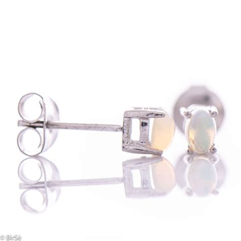 Нежни Сребърни Обеци с Многоцветно Сияние на Естествен Опал