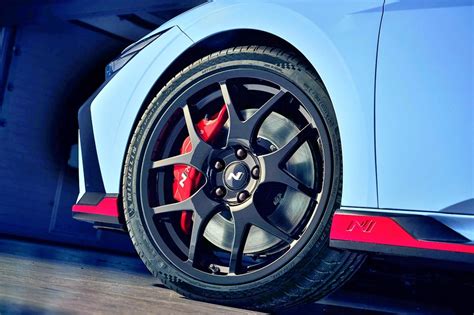 아반떼 N Tcr 에디션 일반 아반떼 N과 뭐가 다를까