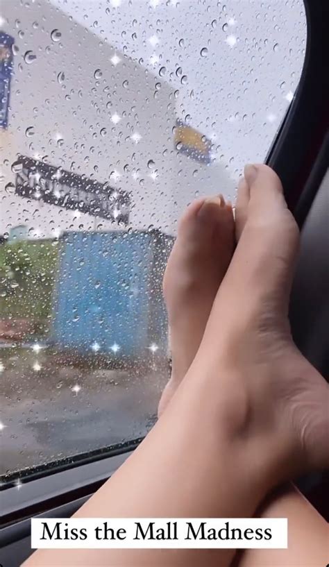 Hina Khans Feet