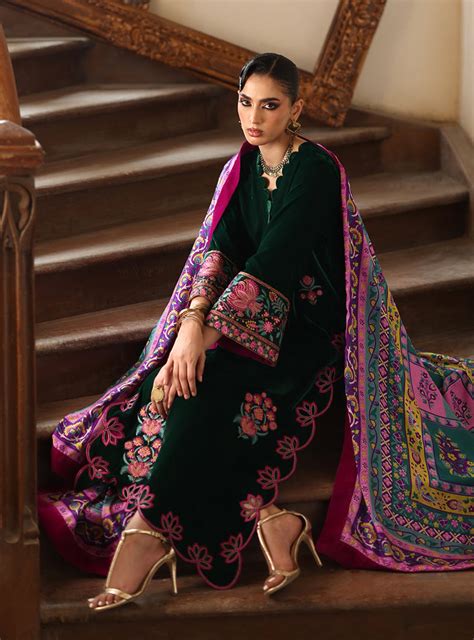 Buy Pakistani Velvet Suits Online Uk At Best Price Lebaasonline